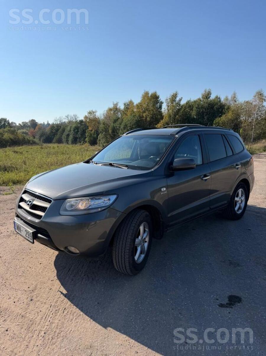 Grey Hyundai Santa Fe 2009 in Talsi, with an engine capacity of 2.20 L and mileage of 334 thousand km for 3500 €, photo 11 on AUTOMOTO.COM.LV