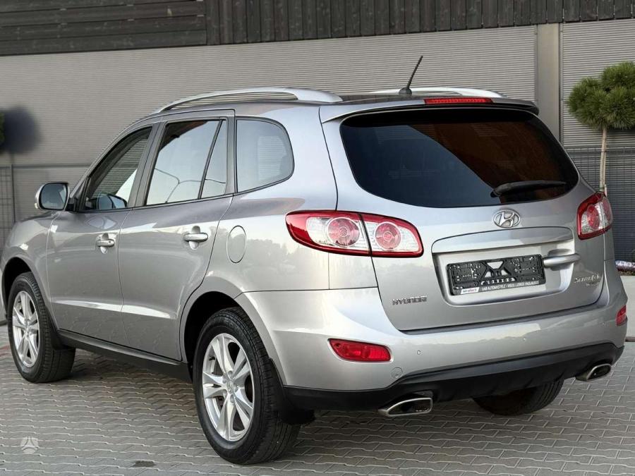 Pelēks Hyundai Santa Fe 2010 Šauļi, ar dzinēja tilpumu 2.20 L un nobraukumu 205 tūkst. km par 6950 €, foto 7 vietnē AUTOMOTO.COM.LV
