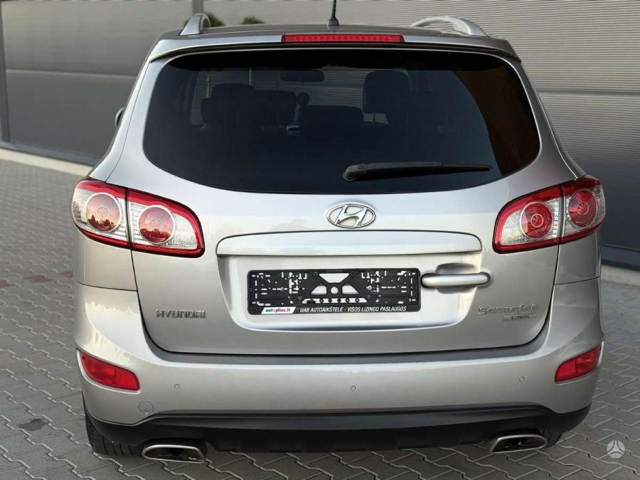 Pelēks Hyundai Santa Fe 2010 Šauļi, ar dzinēja tilpumu 2.20 L un nobraukumu 205 tūkst. km par 6950 €, foto 10 vietnē AUTOMOTO.COM.LV