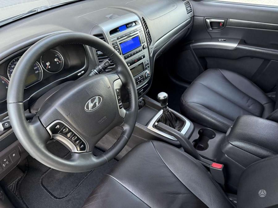 Pelēks Hyundai Santa Fe 2010 Šauļi, ar dzinēja tilpumu 2.20 L un nobraukumu 205 tūkst. km par 6950 €, foto 12 vietnē AUTOMOTO.COM.LV