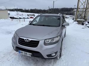 Pelēks Hyundai Santa Fe 2010 Viļņa, ar dzinēja tilpumu 2.20 L un nobraukumu 220 tūkst. km par 5550 €, foto  vietnē AUTOMOTO.COM.LV