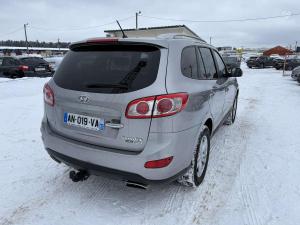 Grey Hyundai Santa Fe 2010 in Vilnius, with an engine capacity of 2.20 L and mileage of 220 thousand km for 5550 €, photo 4 on AUTOMOTO.COM.LV