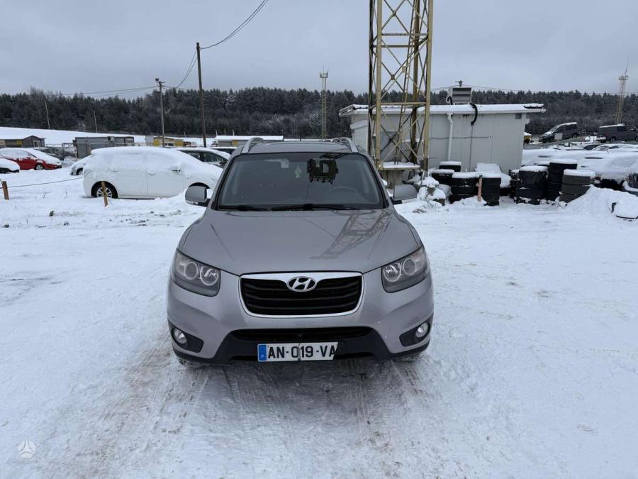 Grey Hyundai Santa Fe 2010 in Vilnius, with an engine capacity of 2.20 L and mileage of 220 thousand km for 5550 €, photo 19 on AUTOMOTO.COM.LV