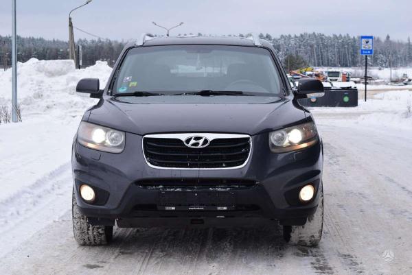 Pelēks Hyundai Santa Fe 2010 Viļņa, ar dzinēja tilpumu 2.20 L un nobraukumu 287 tūkst. km par 6950 €, foto 2 vietnē AUTOMOTO.COM.LV