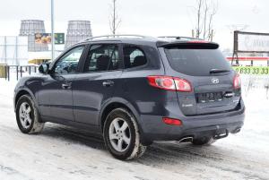 Grey Hyundai Santa Fe 2010 in Vilnius, with an engine capacity of 2.20 L and mileage of 287 thousand km for 6950 €, photo 6 on AUTOMOTO.COM.LV