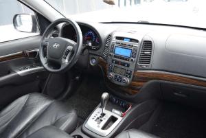 Grey Hyundai Santa Fe 2010 in Vilnius, with an engine capacity of 2.20 L and mileage of 287 thousand km for 6950 €, photo 12 on AUTOMOTO.COM.LV