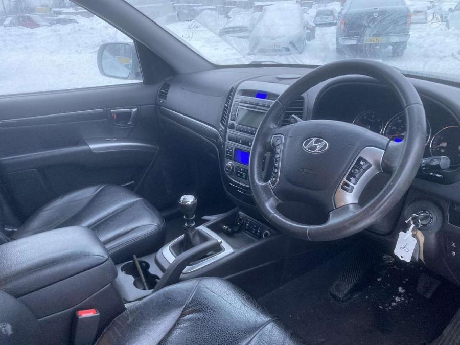 Pelēks Hyundai Santa Fe 2010 Kauņa, ar dzinēja tilpumu 2.20 L un nobraukumu 163 tūkst. km par 2450 €, foto 5 vietnē AUTOMOTO.COM.LV