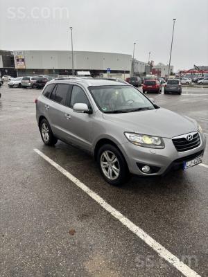 Grey Hyundai Santa Fe 2010 in Daugavpils, with an engine capacity of 2.20 L and mileage of 266 thousand km for 5900 €, photo 11 on AUTOMOTO.COM.LV