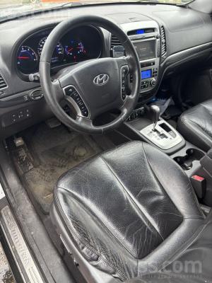 Grey Hyundai Santa Fe 2010 in Daugavpils, with an engine capacity of 2.20 L and mileage of 266 thousand km for 5900 €, photo 14 on AUTOMOTO.COM.LV