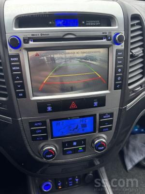 Grey Hyundai Santa Fe 2010 in Daugavpils, with an engine capacity of 2.20 L and mileage of 266 thousand km for 5900 €, photo 15 on AUTOMOTO.COM.LV