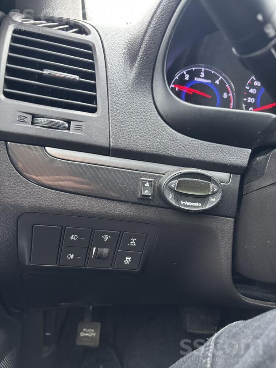 Grey Hyundai Santa Fe 2010 in Daugavpils, with an engine capacity of 2.20 L and mileage of 266 thousand km for 5900 €, photo 19 on AUTOMOTO.COM.LV