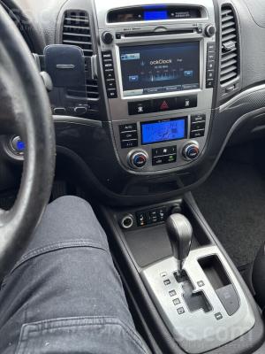 Grey Hyundai Santa Fe 2010 in Daugavpils, with an engine capacity of 2.20 L and mileage of 266 thousand km for 5900 €, photo 20 on AUTOMOTO.COM.LV