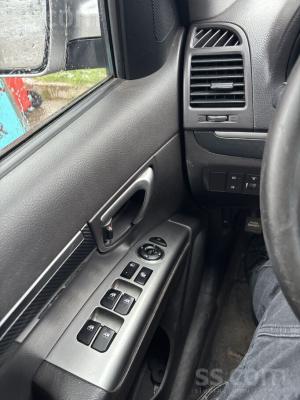 Grey Hyundai Santa Fe 2010 in Daugavpils, with an engine capacity of 2.20 L and mileage of 266 thousand km for 5900 €, photo 21 on AUTOMOTO.COM.LV