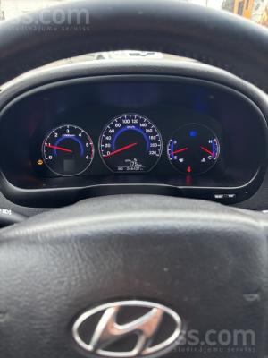 Grey Hyundai Santa Fe 2010 in Daugavpils, with an engine capacity of 2.20 L and mileage of 266 thousand km for 5900 €, photo 22 on AUTOMOTO.COM.LV