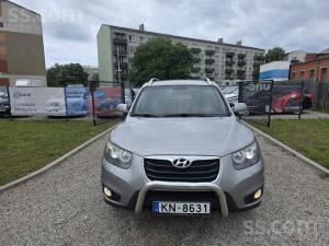 Grey Hyundai Santa Fe 2010 in Ventspils, with an engine capacity of 2.20 L and mileage of 311 thousand km for 4900 €, photo 3 on AUTOMOTO.COM.LV