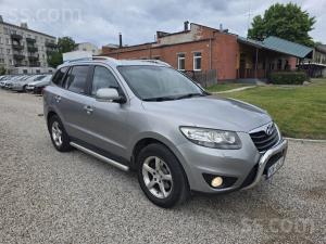 Grey Hyundai Santa Fe 2010 in Ventspils, with an engine capacity of 2.20 L and mileage of 311 thousand km for 4900 €, photo 4 on AUTOMOTO.COM.LV