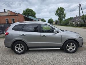 Grey Hyundai Santa Fe 2010 in Ventspils, with an engine capacity of 2.20 L and mileage of 311 thousand km for 4900 €, photo 6 on AUTOMOTO.COM.LV