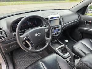 Grey Hyundai Santa Fe 2010 in Ventspils, with an engine capacity of 2.20 L and mileage of 311 thousand km for 4900 €, photo 11 on AUTOMOTO.COM.LV