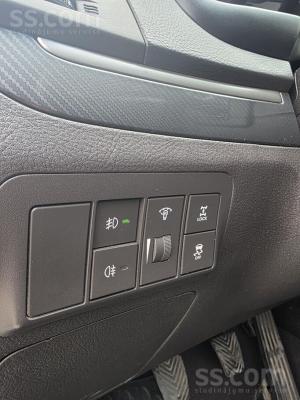 Grey Hyundai Santa Fe 2010 in Ventspils, with an engine capacity of 2.20 L and mileage of 311 thousand km for 4900 €, photo 12 on AUTOMOTO.COM.LV