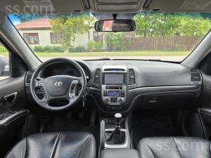 Grey Hyundai Santa Fe 2010 in Ventspils, with an engine capacity of 2.20 L and mileage of 311 thousand km for 4900 €, photo 13 on AUTOMOTO.COM.LV