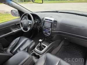 Grey Hyundai Santa Fe 2010 in Ventspils, with an engine capacity of 2.20 L and mileage of 311 thousand km for 4900 €, photo 17 on AUTOMOTO.COM.LV