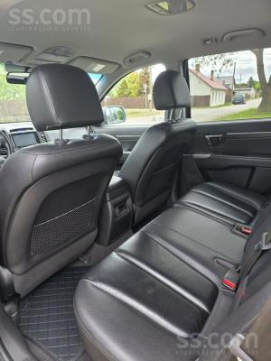 Grey Hyundai Santa Fe 2010 in Ventspils, with an engine capacity of 2.20 L and mileage of 311 thousand km for 4900 €, photo 18 on AUTOMOTO.COM.LV