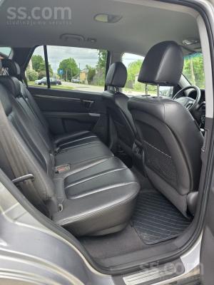 Grey Hyundai Santa Fe 2010 in Ventspils, with an engine capacity of 2.20 L and mileage of 311 thousand km for 4900 €, photo 19 on AUTOMOTO.COM.LV
