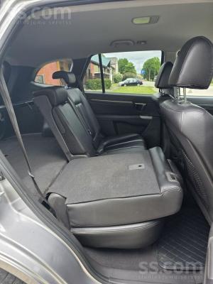 Grey Hyundai Santa Fe 2010 in Ventspils, with an engine capacity of 2.20 L and mileage of 311 thousand km for 4900 €, photo 20 on AUTOMOTO.COM.LV
