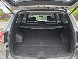 Grey Hyundai Santa Fe 2010 in Ventspils, with an engine capacity of 2.20 L and mileage of 311 thousand km for 4900 €, photo 21 on AUTOMOTO.COM.LV