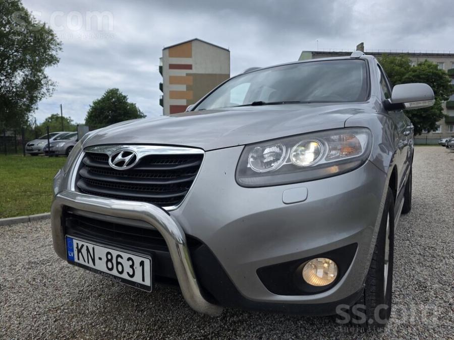 Grey Hyundai Santa Fe 2010 in Ventspils, with an engine capacity of 2.20 L and mileage of 311 thousand km for 4900 €, photo 24 on AUTOMOTO.COM.LV