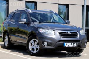 Grey Hyundai Santa Fe 2010 in Tukums, with an engine capacity of 2.20 L and mileage of 0 thousand km for 4750 €, photo  on AUTOMOTO.COM.LV