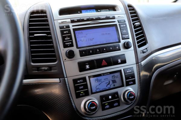 Pelēks Hyundai Santa Fe 2010 Tukums, ar dzinēja tilpumu 2.20 L un nobraukumu 0 tūkst. km par 4750 €, foto 7 vietnē AUTOMOTO.COM.LV