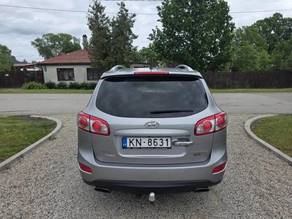 Pelēks Hyundai Santa Fe 2010 Ventspils, ar dzinēja tilpumu 2.20 L un nobraukumu 311 tūkst. km par 4900 €, foto 7 vietnē AUTOMOTO.COM.LV