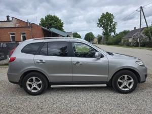 Grey Hyundai Santa Fe 2010 in Ventspils, with an engine capacity of 2.20 L and mileage of 311 thousand km for 4900 €, photo 6 on AUTOMOTO.COM.LV