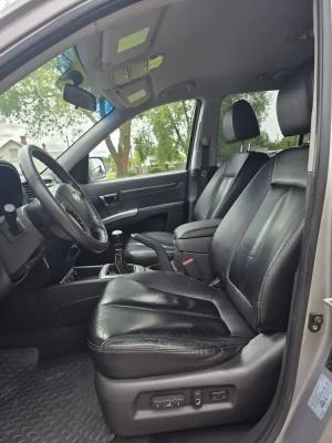 Grey Hyundai Santa Fe 2010 in Ventspils, with an engine capacity of 2.20 L and mileage of 311 thousand km for 4900 €, photo 10 on AUTOMOTO.COM.LV