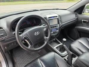 Grey Hyundai Santa Fe 2010 in Ventspils, with an engine capacity of 2.20 L and mileage of 311 thousand km for 4900 €, photo 11 on AUTOMOTO.COM.LV