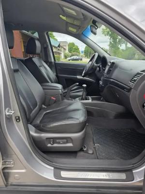 Grey Hyundai Santa Fe 2010 in Ventspils, with an engine capacity of 2.20 L and mileage of 311 thousand km for 4900 €, photo 16 on AUTOMOTO.COM.LV