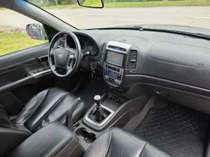Grey Hyundai Santa Fe 2010 in Ventspils, with an engine capacity of 2.20 L and mileage of 311 thousand km for 4900 €, photo 17 on AUTOMOTO.COM.LV