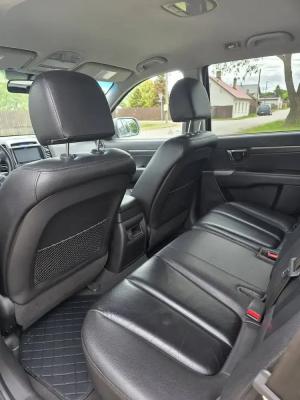Grey Hyundai Santa Fe 2010 in Ventspils, with an engine capacity of 2.20 L and mileage of 311 thousand km for 4900 €, photo 18 on AUTOMOTO.COM.LV