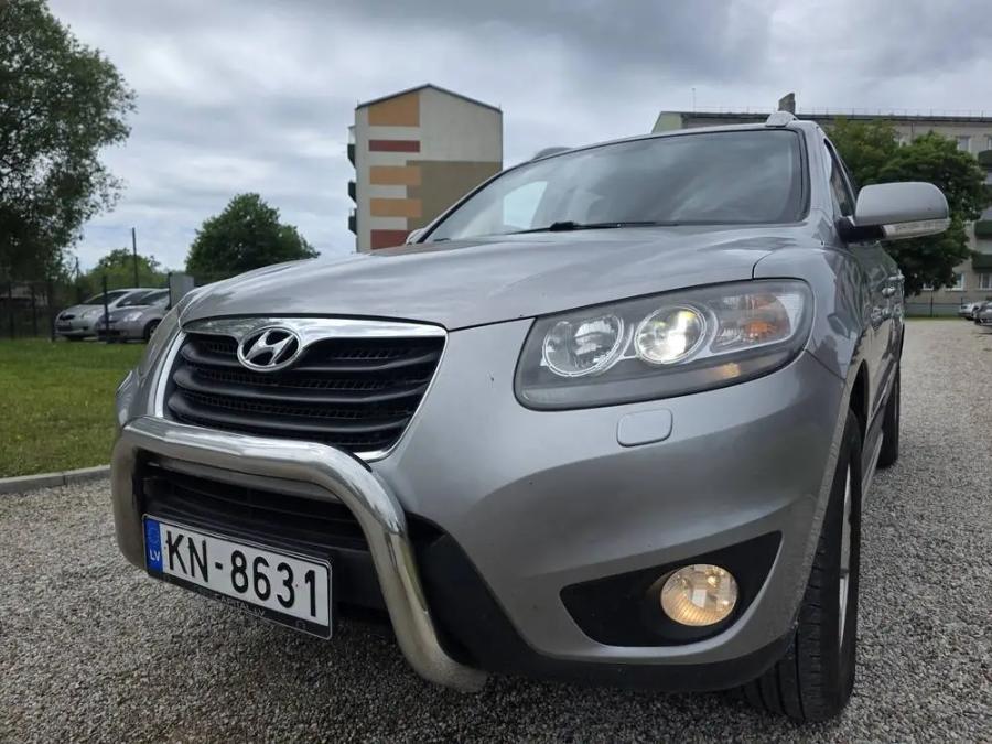 Grey Hyundai Santa Fe 2010 in Ventspils, with an engine capacity of 2.20 L and mileage of 311 thousand km for 4900 €, photo 24 on AUTOMOTO.COM.LV