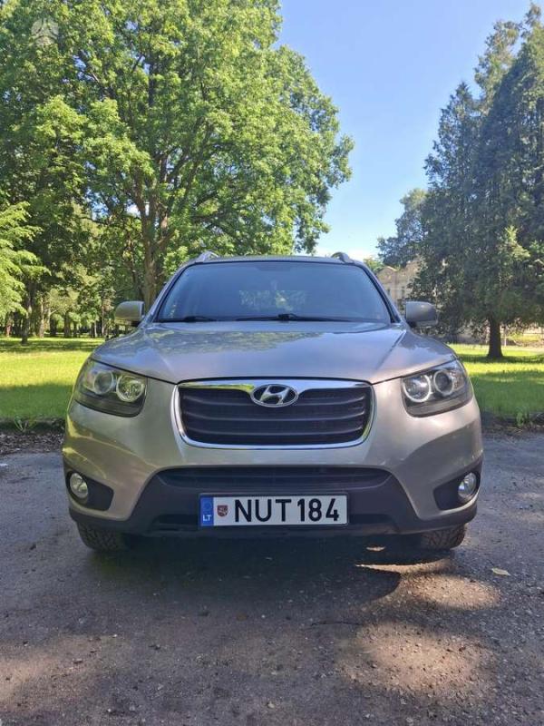 Pelēks Hyundai Santa Fe 2010 Viļņa, ar dzinēja tilpumu 2.20 L un nobraukumu 304 tūkst. km par 5300 €, foto 1 vietnē AUTOMOTO.COM.LV