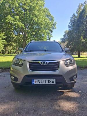Pelēks Hyundai Santa Fe 2010 Viļņa, ar dzinēja tilpumu 2.20 L un nobraukumu 304 tūkst. km par 5300 €, foto  vietnē AUTOMOTO.COM.LV