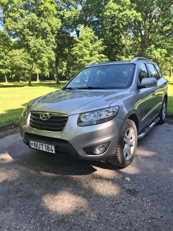 Pelēks Hyundai Santa Fe 2010 Viļņa, ar dzinēja tilpumu 2.20 L un nobraukumu 304 tūkst. km par 5300 €, foto 2 vietnē AUTOMOTO.COM.LV