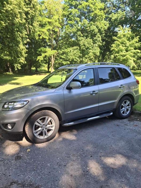 Pelēks Hyundai Santa Fe 2010 Viļņa, ar dzinēja tilpumu 2.20 L un nobraukumu 304 tūkst. km par 5300 €, foto 5 vietnē AUTOMOTO.COM.LV