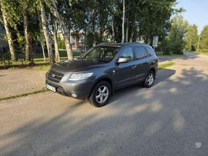 Grey Hyundai Santa Fe 2010 in Klaipeda, with an engine capacity of 2.19 L and mileage of 222 thousand km for 4400 €, photo  on AUTOMOTO.COM.LV