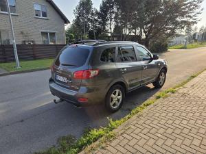 Pelēks Hyundai Santa Fe 2010 Klaipėda, ar dzinēja tilpumu 2.19 L un nobraukumu 222 tūkst. km par 4400 €, foto 4 vietnē AUTOMOTO.COM.LV