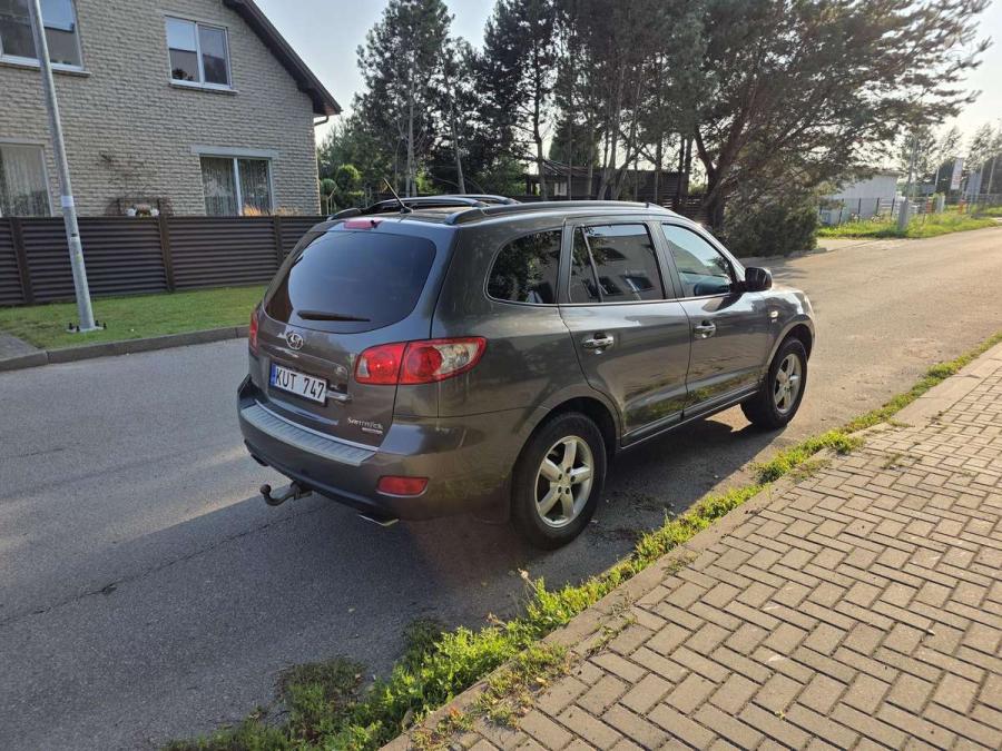 Pelēks Hyundai Santa Fe 2010 Klaipėda, ar dzinēja tilpumu 2.19 L un nobraukumu 222 tūkst. km par 4400 €, foto 4 vietnē AUTOMOTO.COM.LV