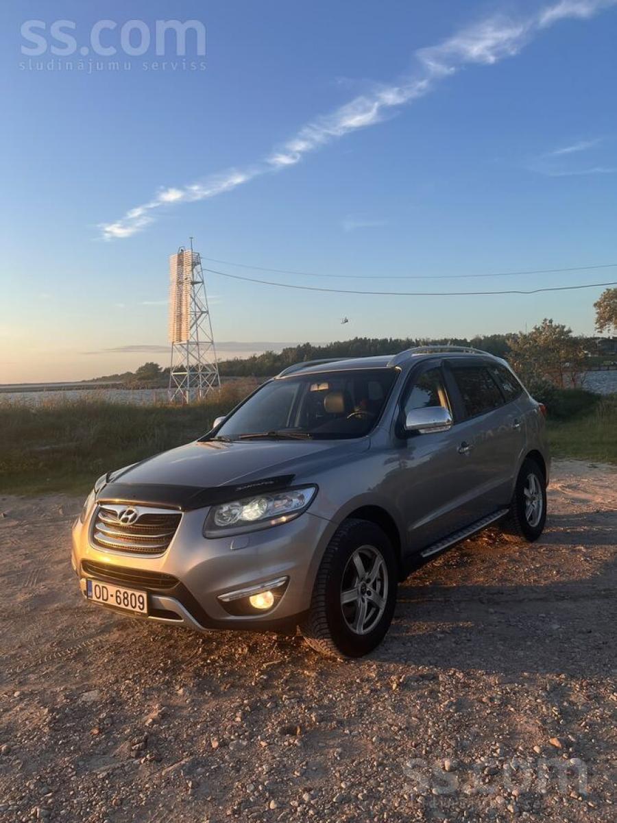 Pelēks Hyundai Santa Fe 2010 Liepāja, ar dzinēja tilpumu 2.20 L un nobraukumu 139 tūkst. km par 6500 €, foto 1 vietnē AUTOMOTO.COM.LV