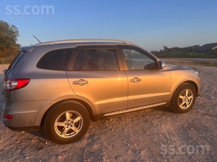 Pelēks Hyundai Santa Fe 2010 Liepāja, ar dzinēja tilpumu 2.20 L un nobraukumu 139 tūkst. km par 6500 €, foto 6 vietnē AUTOMOTO.COM.LV