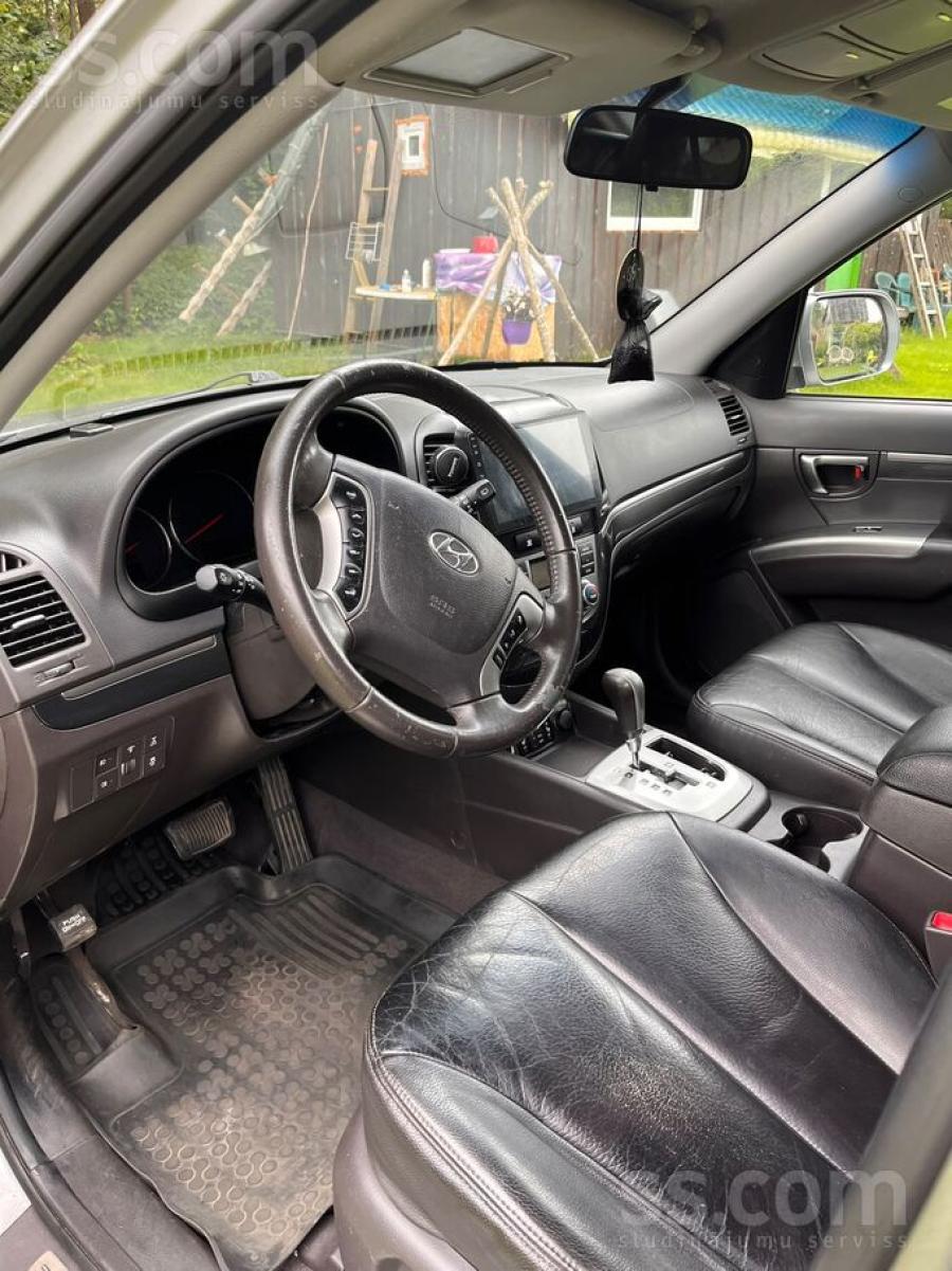 Pelēks Hyundai Santa Fe 2010 Liepāja, ar dzinēja tilpumu 2.20 L un nobraukumu 139 tūkst. km par 6500 €, foto 8 vietnē AUTOMOTO.COM.LV